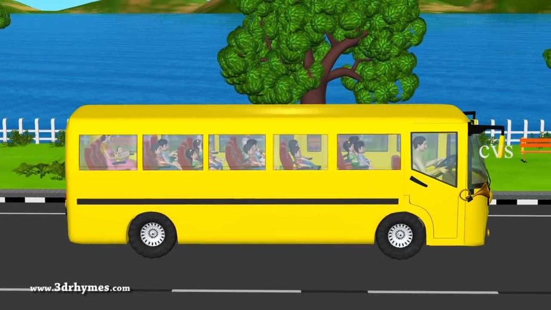 公共汽车上的轮子在转动