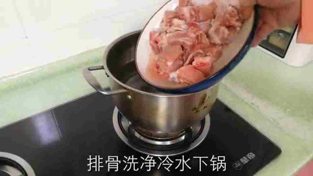 家常萝卜煲排骨的美味做法,步骤简单,汤鲜肉烂