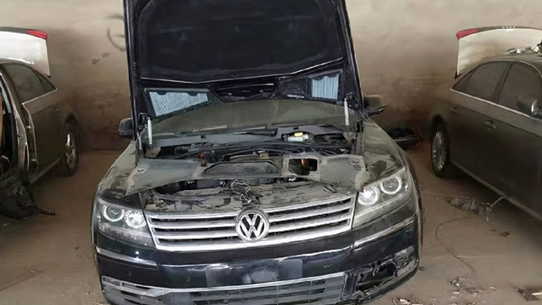 12万买二手辉腾事故车,已修复9成,看到车后男子又还了1万