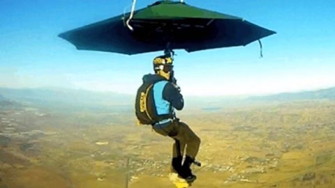 雨伞能让人从高空安全着陆吗?老外实测!告诉你答案