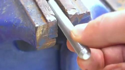 把它安装在手电钻上,作用简直太强大,你们觉得有用吗?