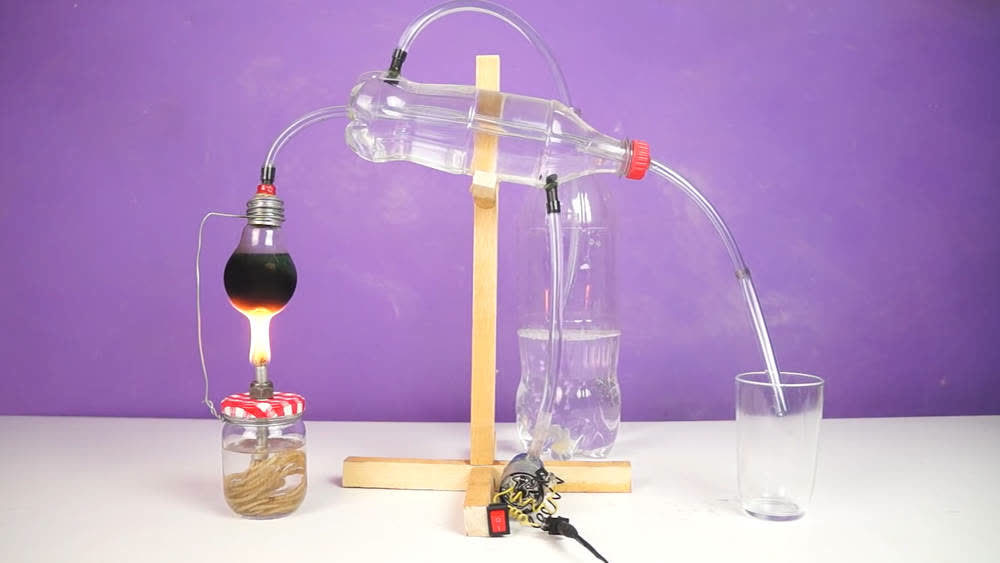 大学生用可乐瓶制作蒸馏器!成品一出来,化学老师瞬间被征服