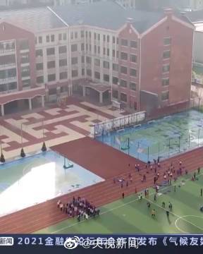 【教师法修订:将师德师风写入法规】据教育部,教师法修订主要聚焦九...