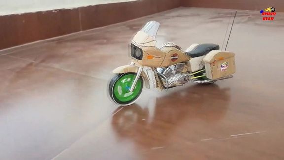 DIY迷你纸板哈雷摩托车,电动的还能跑!