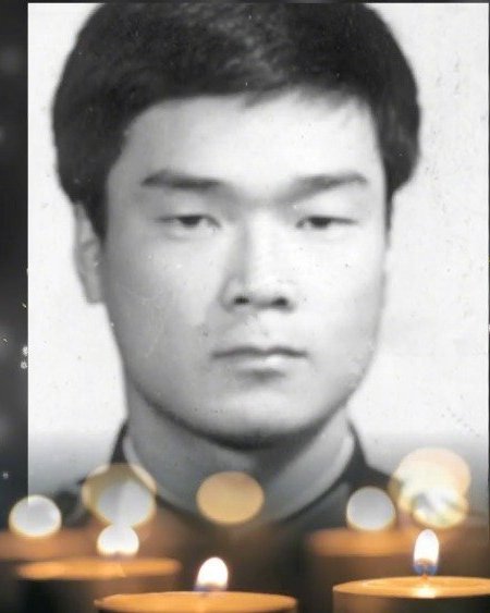 ...他,用行动践行了一名共产党员,新时代的初心和使命;他,展现了一名...