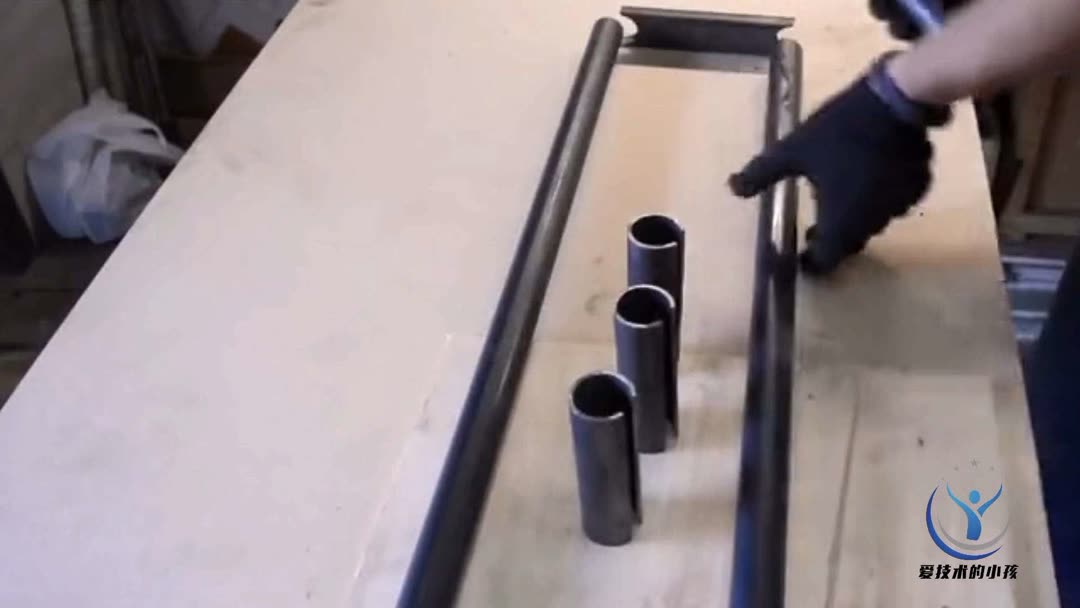 自动爬升脚手架:可“自由升降”替代钢管脚手架,建筑工人的福音