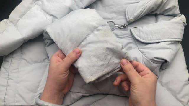羽绒服袖口脏了别整件洗,一招教你清洗方法