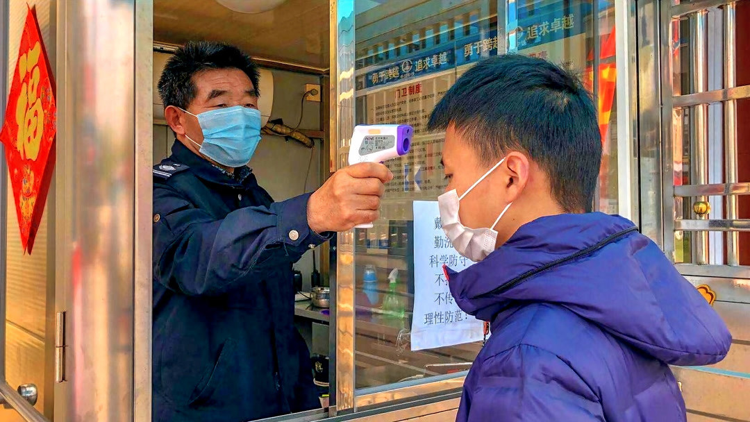 疫情期间进入火车站等公共场所 用额温枪测体温多少度算发烧?