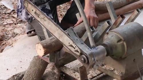 废旧的砂轮机还能这样用,经手艺人改装过后,工作效率提升一倍