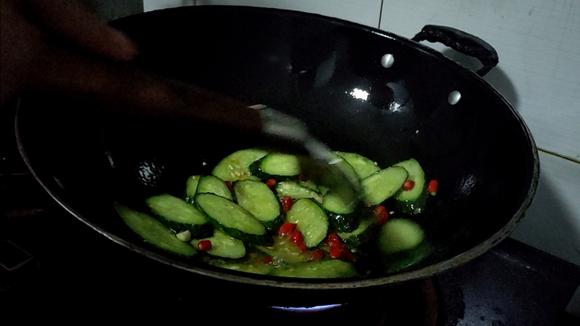 好吃的家常黄瓜,超超教你简单易学,一看就会。