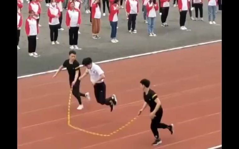 学校运动会上的表演,原来跳绳可以这么好看啊!