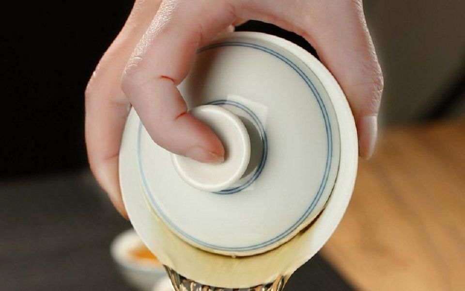 盖碗泡茶是茶艺师的入门必学,这3个误区注意起来,入门不再难