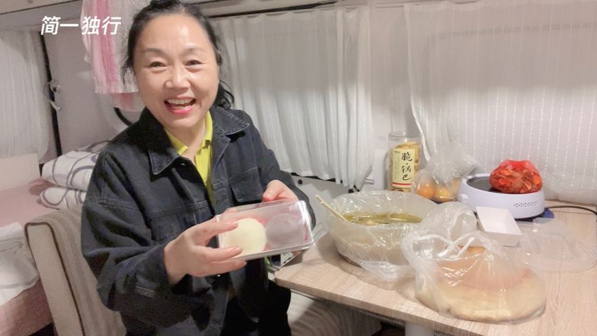 每天早晨睁眼的第一件事就是查行程码,这驻车环境配个酸菜鱼不错