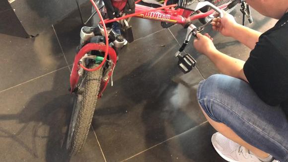 捷安特自行车脚蹬子坏了,因为早已停产,没配件整个车子都废了