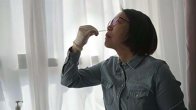 ...在核酸检测基础上增加抗原检测作为补充。群众可自行购买抗原检测...