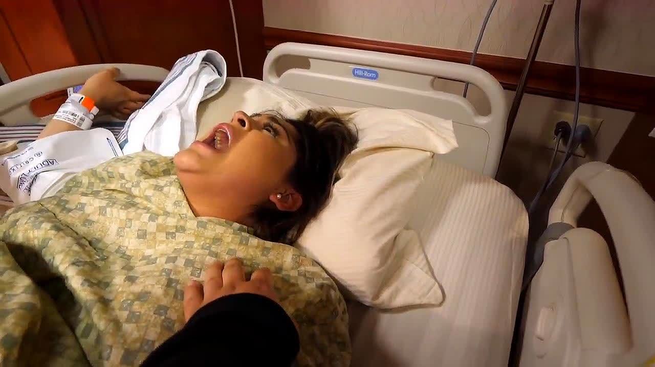 产房直击产妇分娩生子的感人瞬间,用镜头记录母爱的无私与伟大