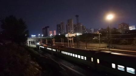 20220512 204624 阳安铁路C216次列车进汉中站