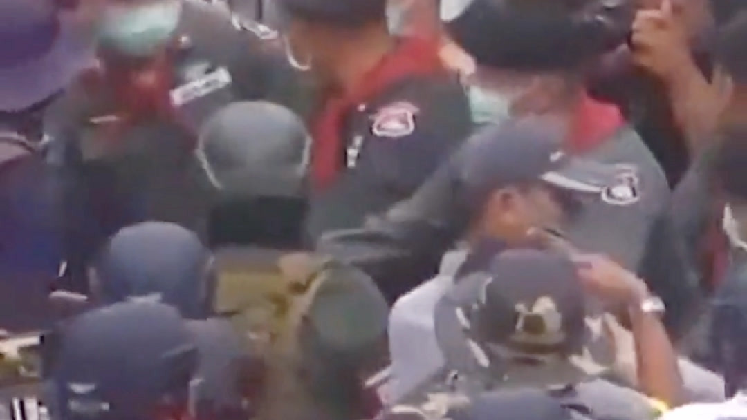 泰国爆发万人抗议示威活动,要求罢免总理巴育,进行君主制改革