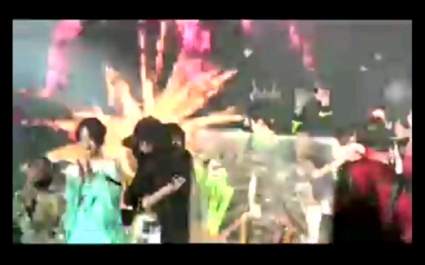 超甜饭拍!2011湖南卫视跨年演唱会吴奇隆刘诗诗拥抱