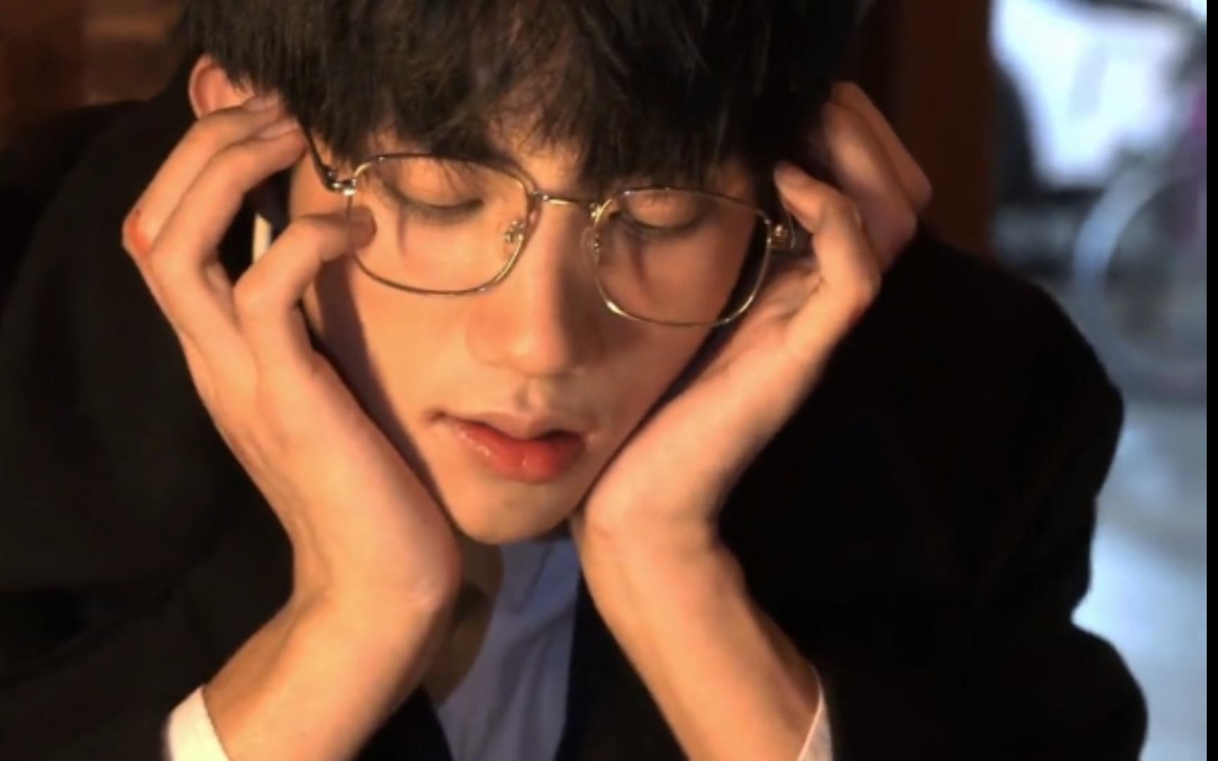 “很冷吗?来我视频升升温”