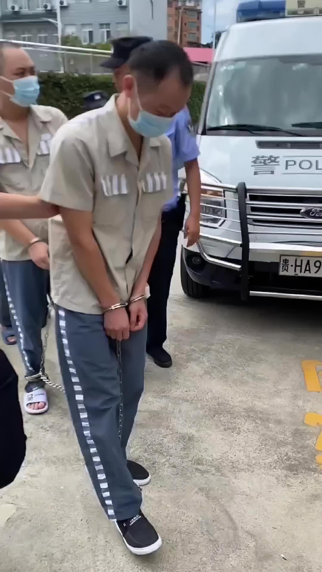 “帮信”团伙覆灭,5人落网。网友:天上不会掉馅饼,切勿为小钱丢前途...