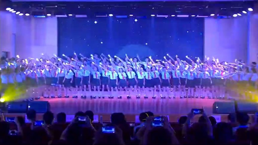 铁城小学2020季毕业生表演《夜空中最亮的星》轰动全场