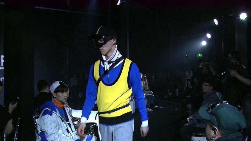 时尚男模走秀,亮色系穿搭,简约舒适