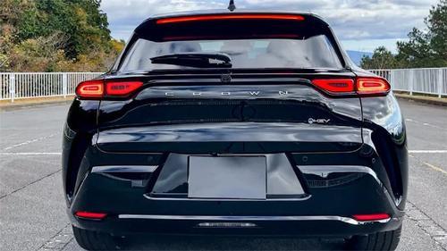 2024款丰田皇冠运动SUV 黑色金属外观和内饰