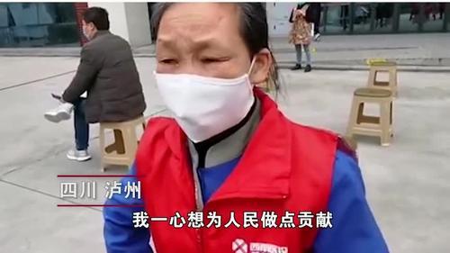 56岁保洁人员主动献血,因年龄超龄不符合流泪,这一幕真是感动了