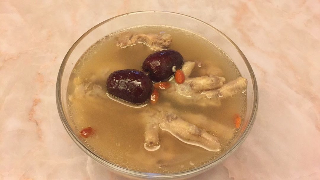 药膳排骨鸡脚汤,女人要多喝,有丰富的骨胶原蛋白补血活血功效