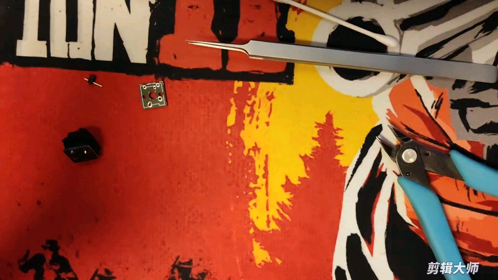 【赛博极客】G613野鸡变凤凰G913的方法,罗技机械键盘欧姆龙轴转换...