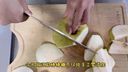 梨膏棒棒糖手工熬制,入口清甜,这个干燥的季节,给家人安排上吧