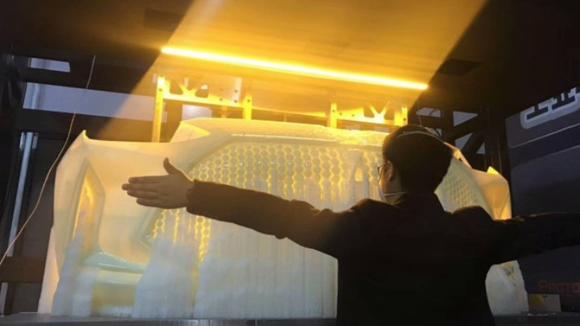 一体化成型3d打印2.4米特种车前脸!