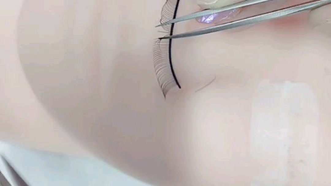 嫁接睫毛镊子的使用方法