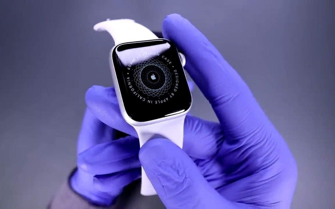 Apple Watch SE开箱,Series 6对决SE:谁更值得买?