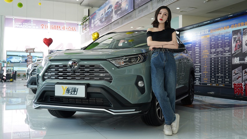 新增混动车型 全新RAV4到店实拍