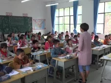 邦洪完小李志琴《认识三角形》教学实录