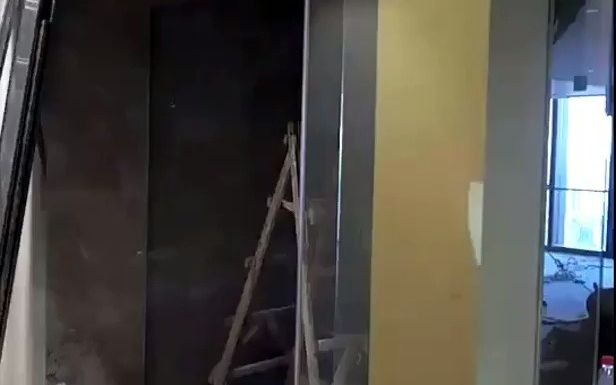 感应门 地弹簧 玻璃门