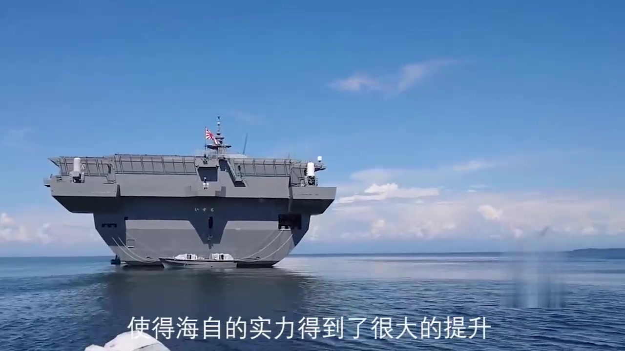 075两栖舰亮相,首次采用双舰岛设计,满载排水量38000吨
