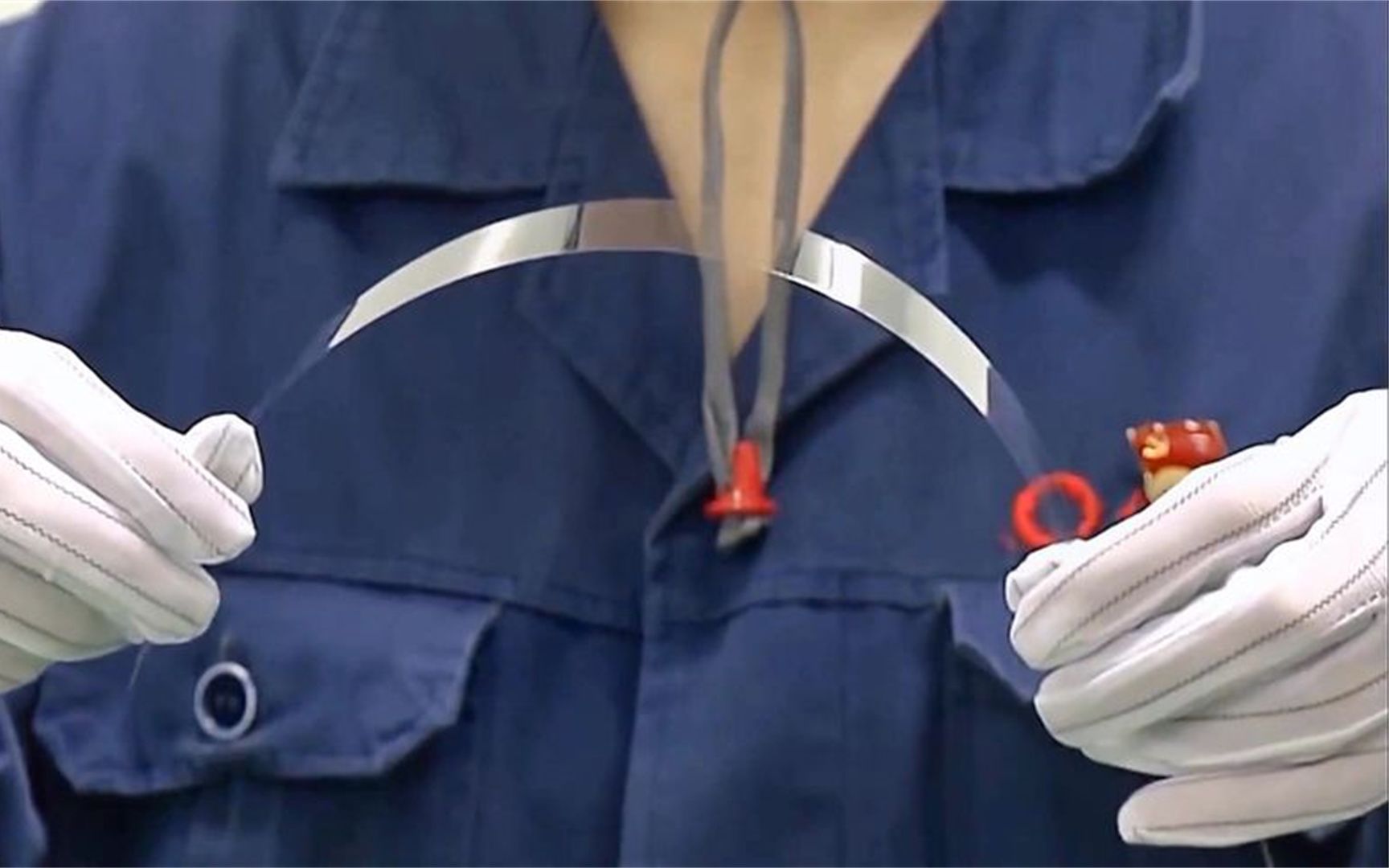 比A4纸还薄,厚度只有0.05毫米的玻璃是怎么制作出来的?