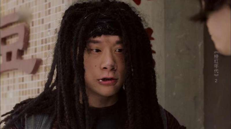 乞丐看到小伙项链,怎料竟分析出小伙四年经历,真是太神了