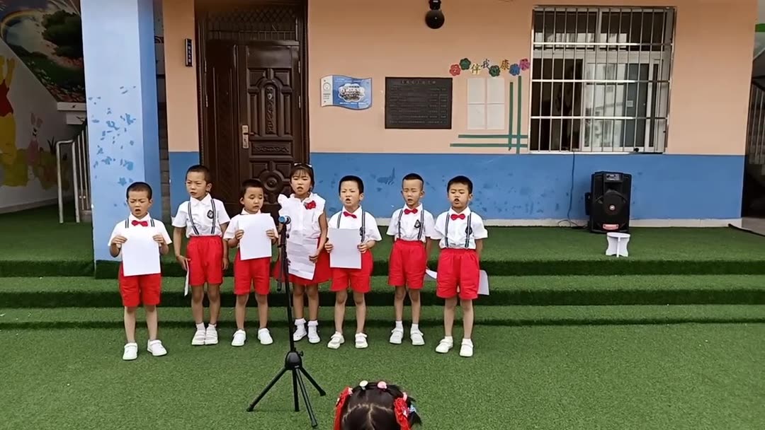 2018年幼儿园毕业班诗歌朗诵