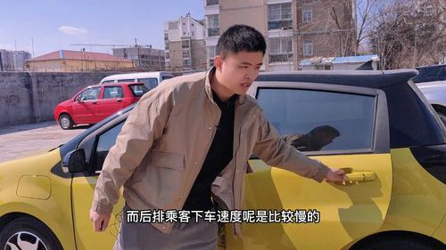 开车十年才发现的隐藏功能,关车门自动落锁,再也不用等待
