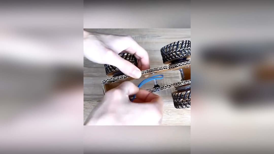 自己动手完美手工制作动力小汽车太棒了,碾压电动小汽车