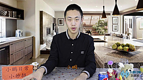 在没有刀时, 我们应该如何削掉苹果皮? 小鹏教大家一个削皮刀的做法