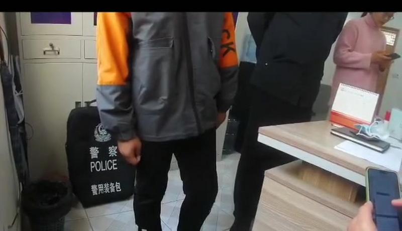 【他把一个陌生“好友”拉进了班级微信群,然后…】“那个人”迅速...