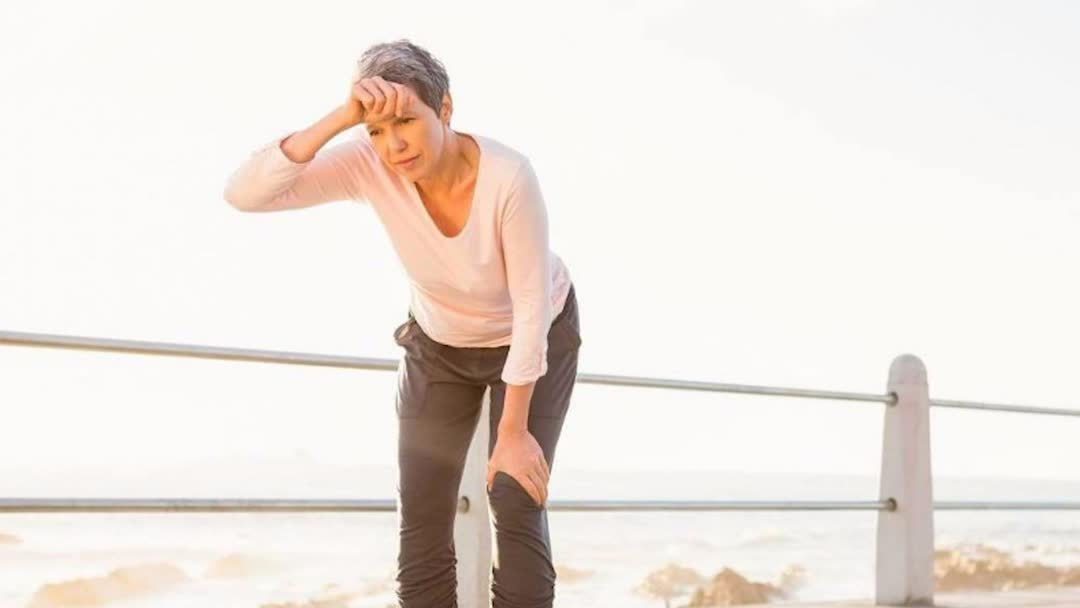 身体发出2种信号,或是血液粘稠了!常吃3物,血液干净血管年轻