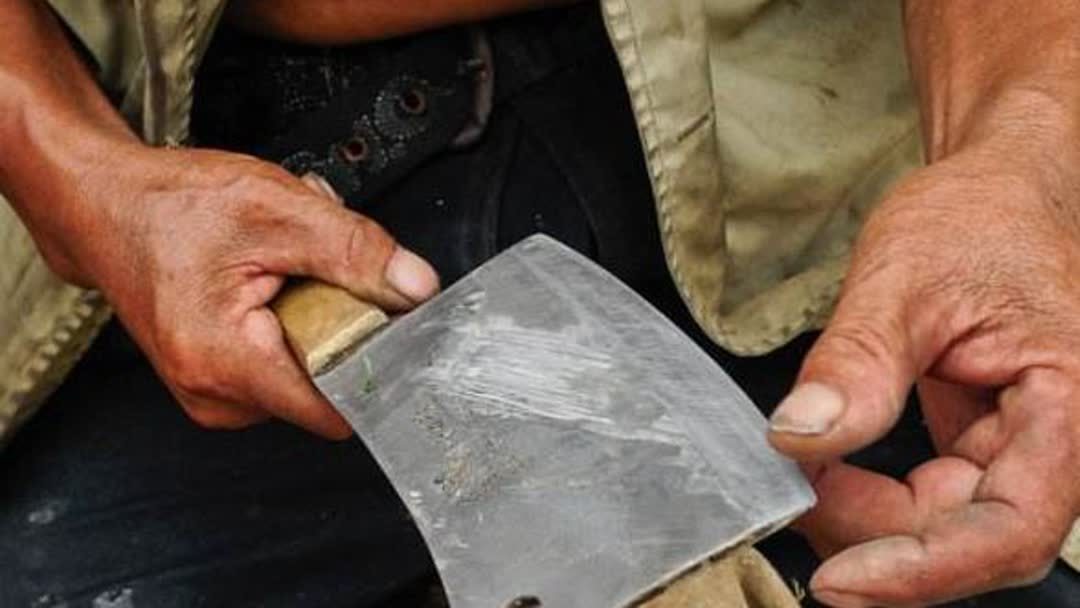 切菜刀不管有多钝!不用磨刀石不用换,菜刀立马锋利如新,很实用