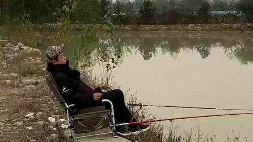 钓鱼我从来没见过这么横的老板,遇到陌生人钓鱼直接掰断鱼竿