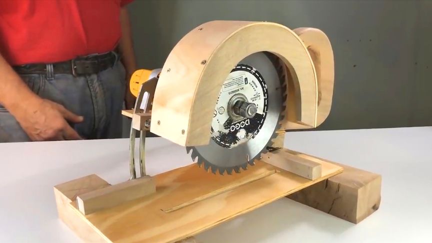 小伙独特的创意,打造了木工天天都需要用的木板切割机,实用性强